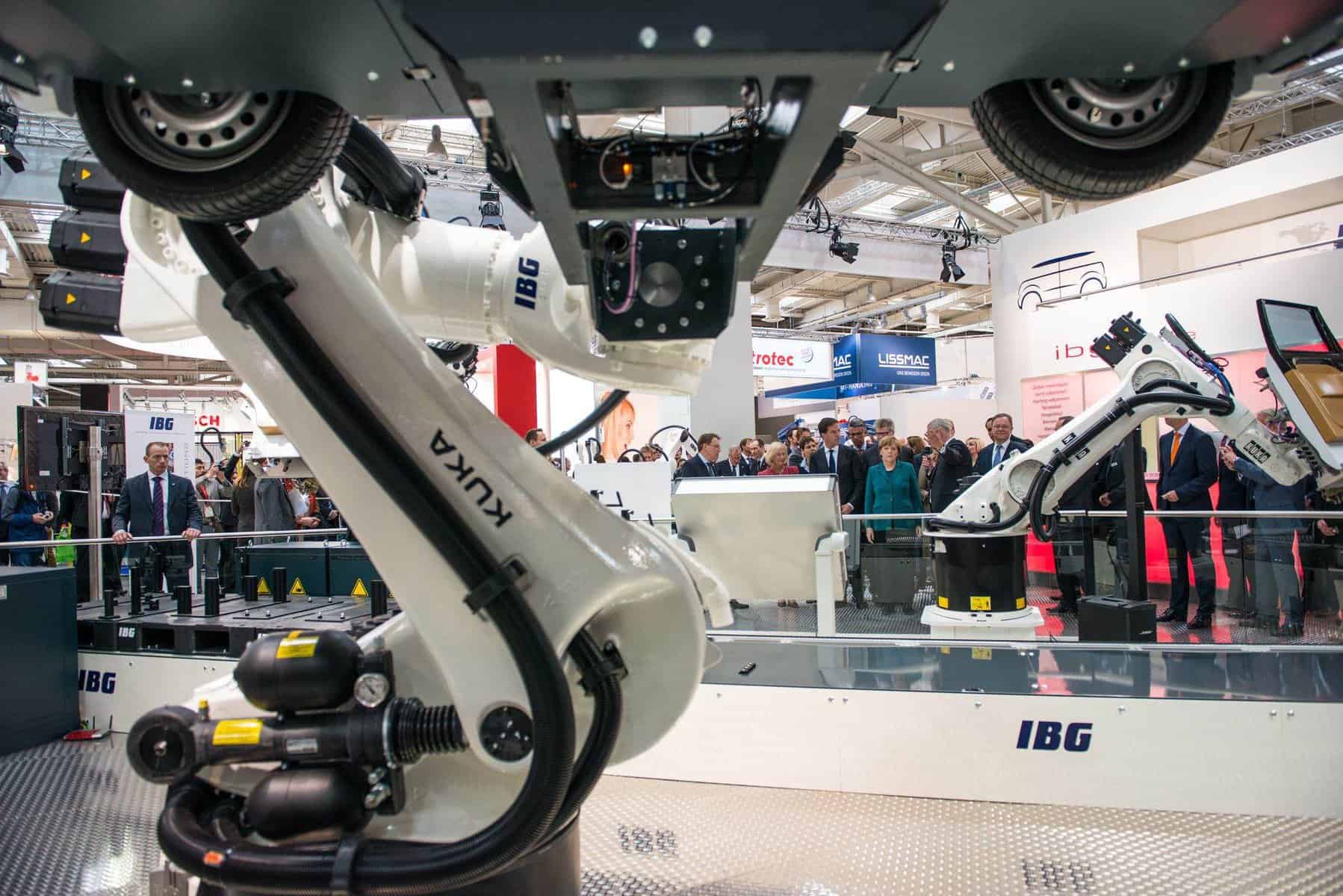 Everything You Need To Know About How Robots Are Used In Manufacturing ...