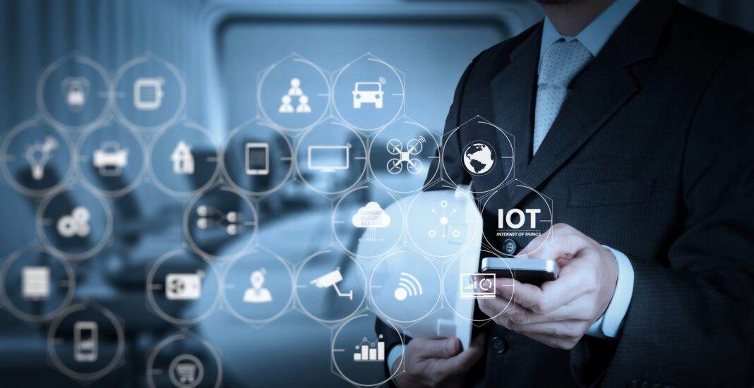 How Does Data Travel On The Internet: Deciphering The Journey - Go Roboted